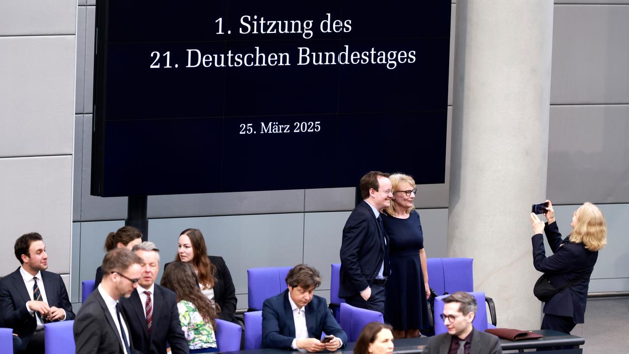 Erste Sitzung des neuen Bundestags