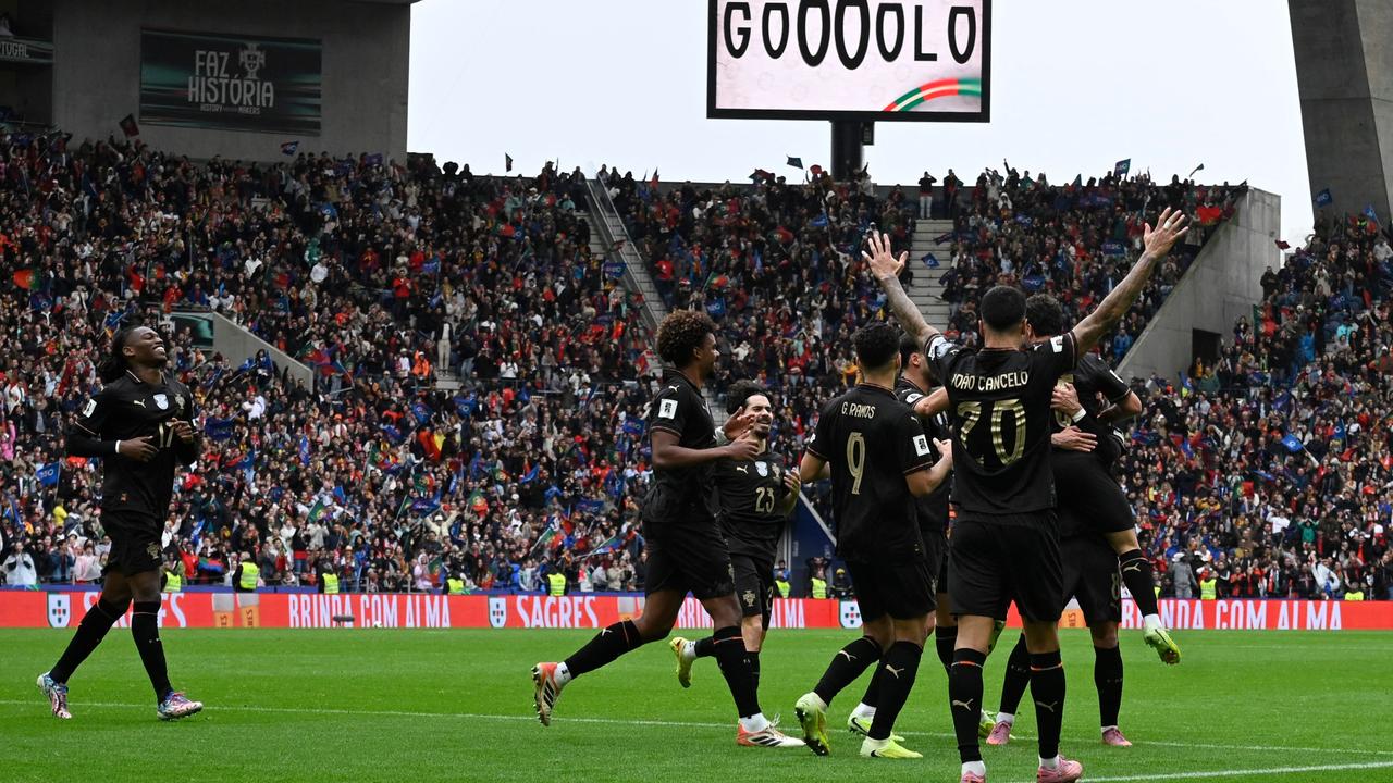 Portugal schießt sich zu WM 2026 - Irland zittert sich in Playoff