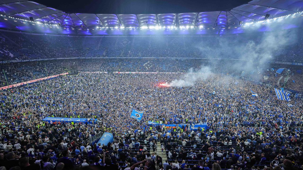 HSV feiert Aufstieg: Schwerverletzte bei Platzsturm