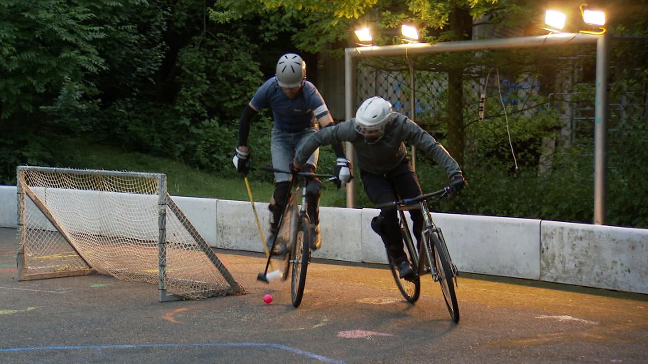 Nischensporttrend in den Großstädten: Bikepolo neu entdeckt