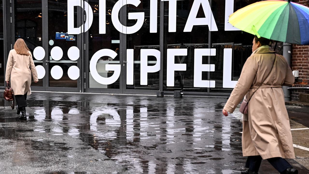 Digital-Gipel: Regierung will Digitalisierung voranbringen