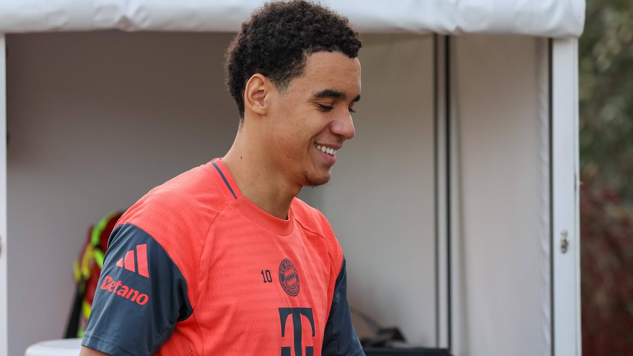 Jamal Musiala beim FC Bayern zurück auf dem Trainingsplatz
