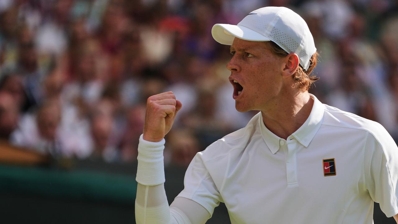 Tennis: Sinner besiegt Alcaraz und holt Wimbledon-Titel Tennis: Sinner besiegt Alcaraz und holt Wimbledon-Titel