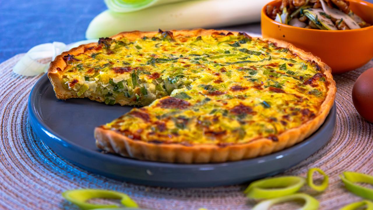 Lauch-Quiche mit Bergkäse und Walnuss-Crunch