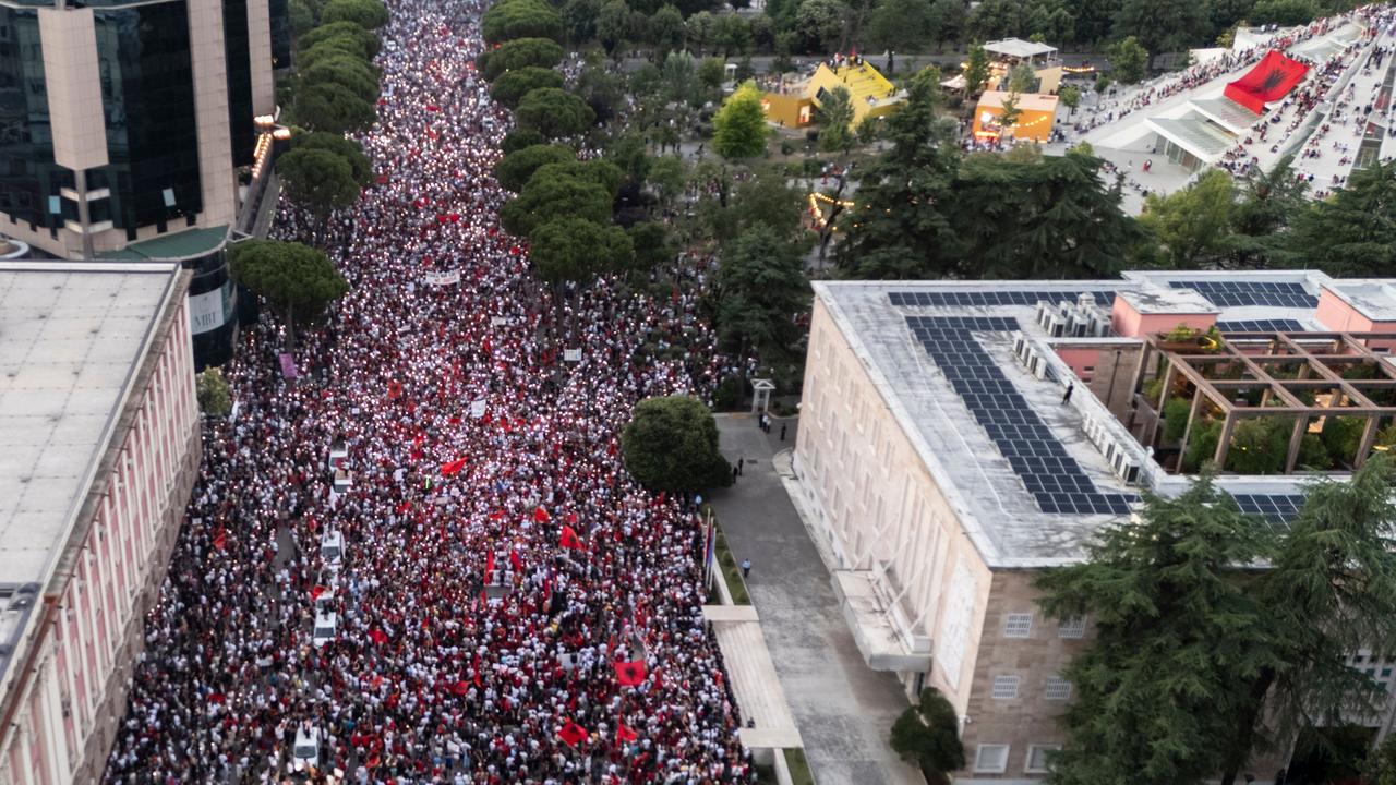 Albanien: Welche Chancen hat die "Flamingo-Revolution"?
