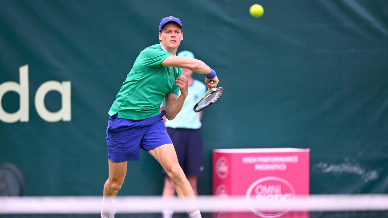 ATP-Turnier in Halle: Jannik Sinner ringt Hanfmann nieder
